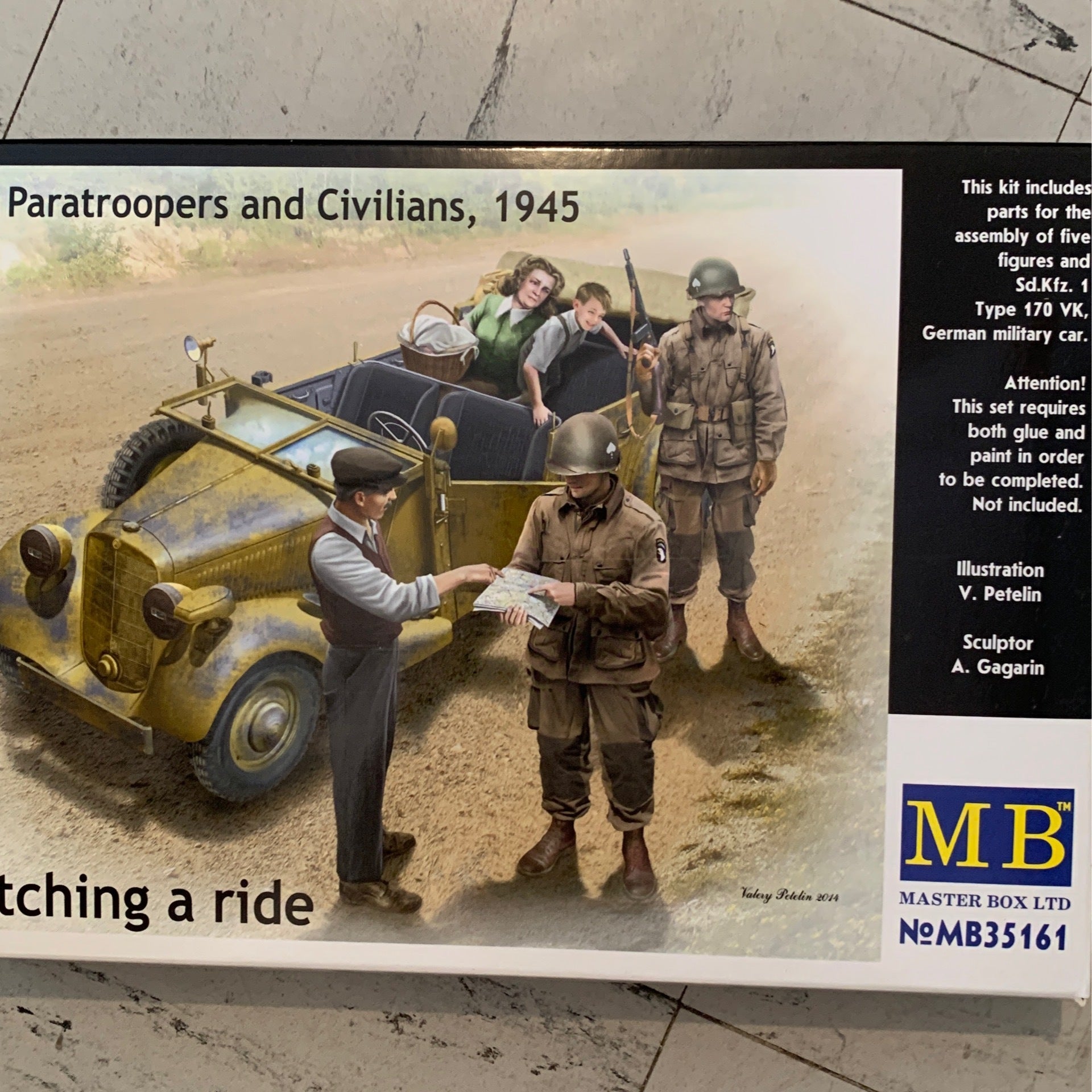 MB 1/35 Hitching a Ride US Paratroopers model kit figures | Frontline ...