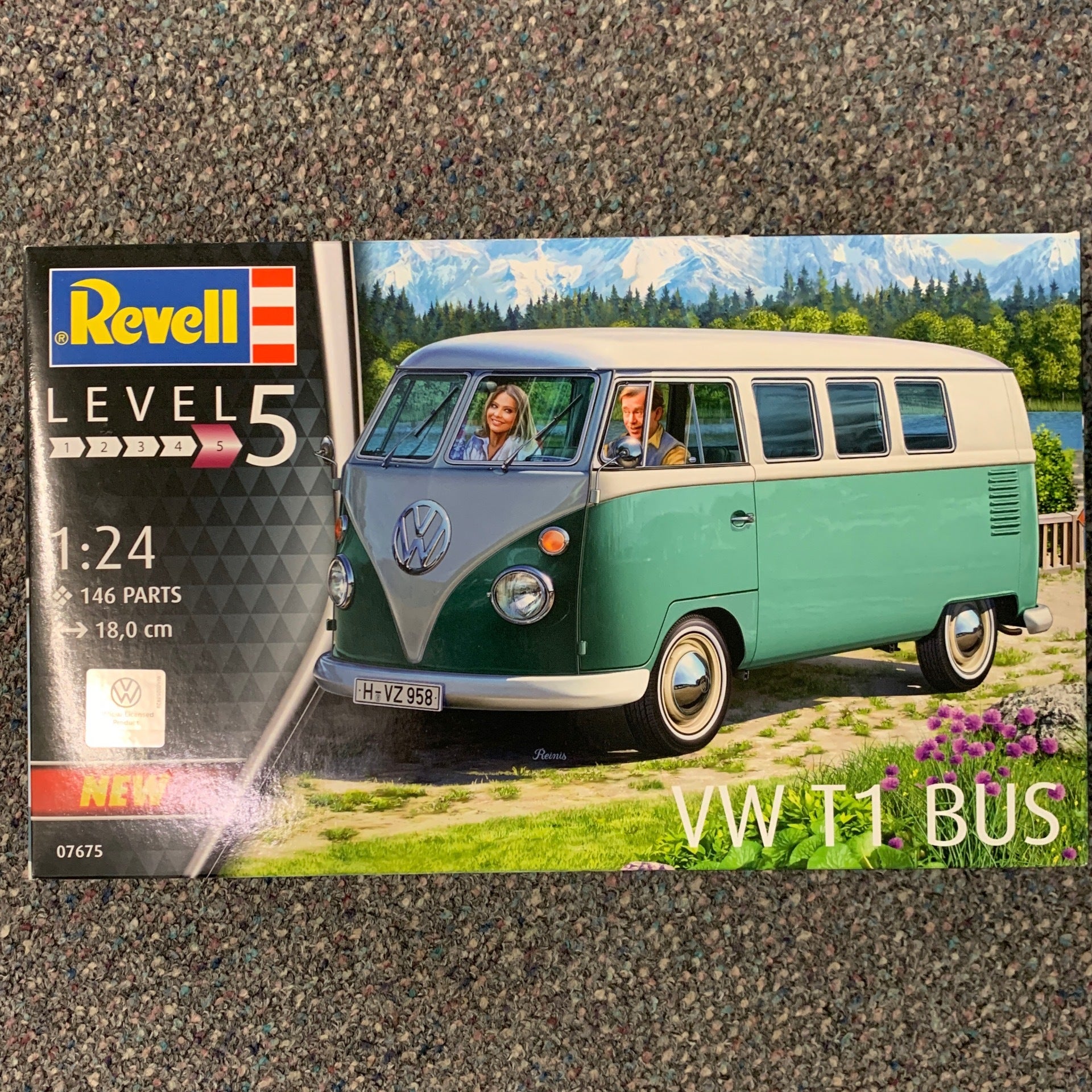 Revell 1/24 VW T1 Bus model kit 7675 | Frontline Model Kits & Hobbies