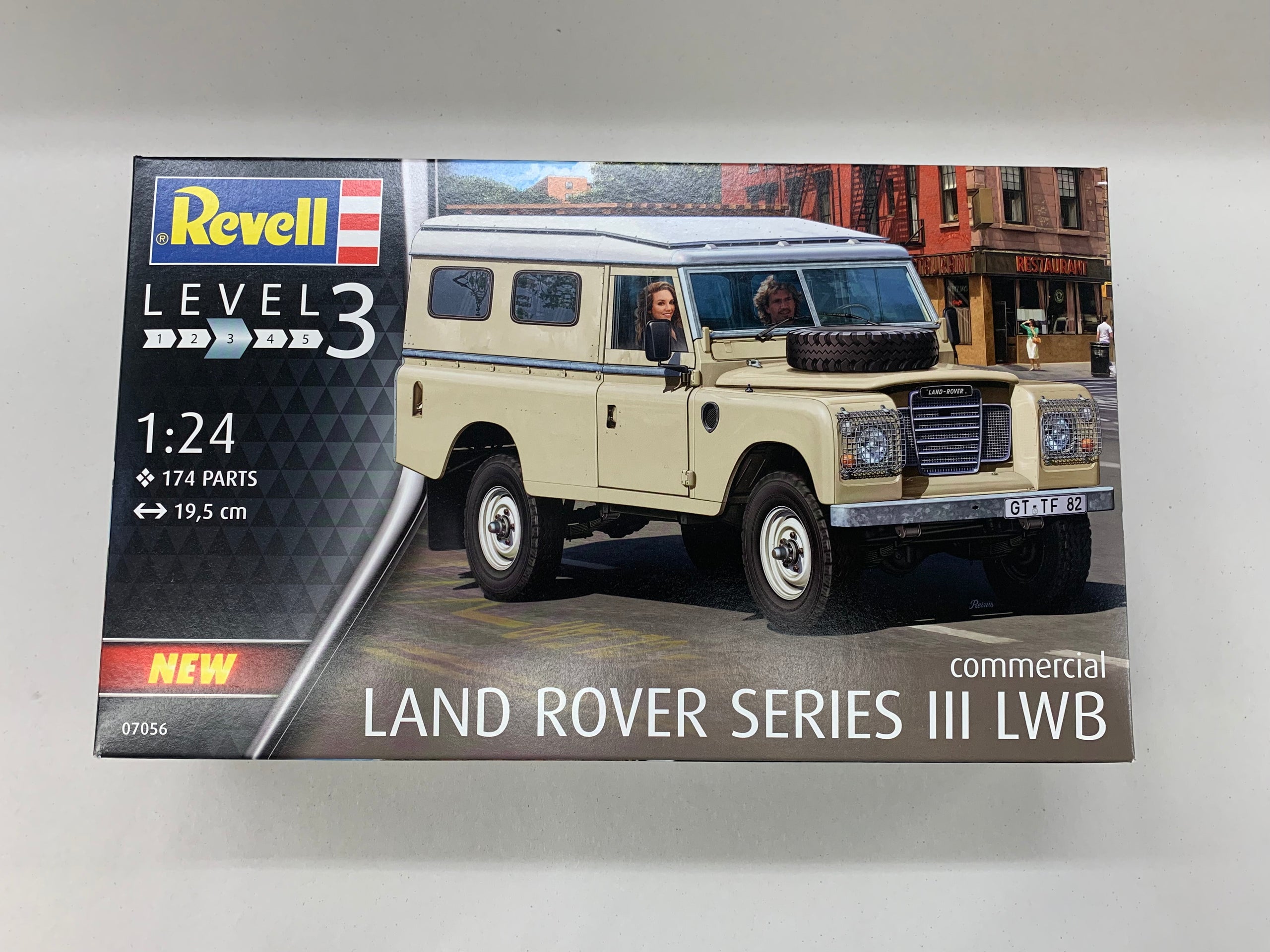 Revell 1/24 Land Rover Series III LWB Commercial Model Kit 7056 ...
